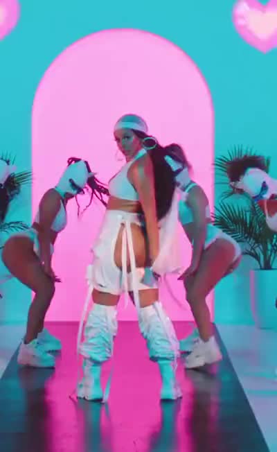 Doja Cat Is So Thicc Scrolller