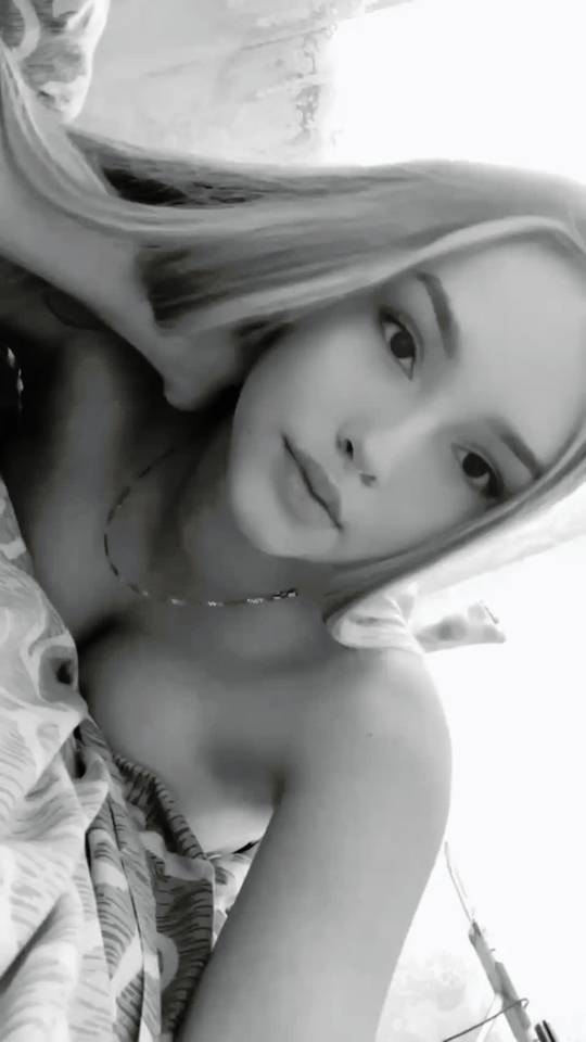 Don’t be shy, I’d let you touch | Scrolller