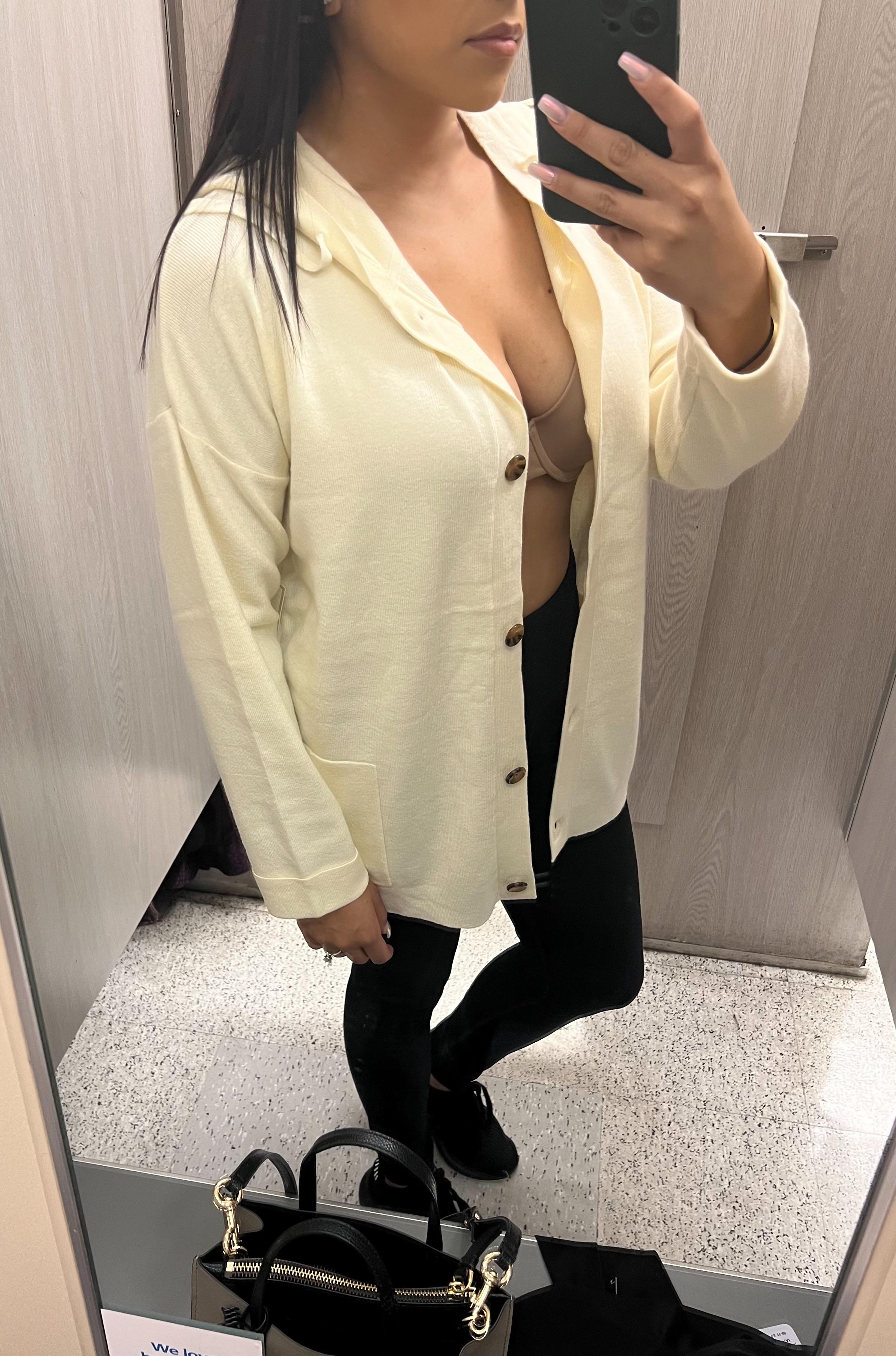 Don’t mind taking her shopping | Scrolller