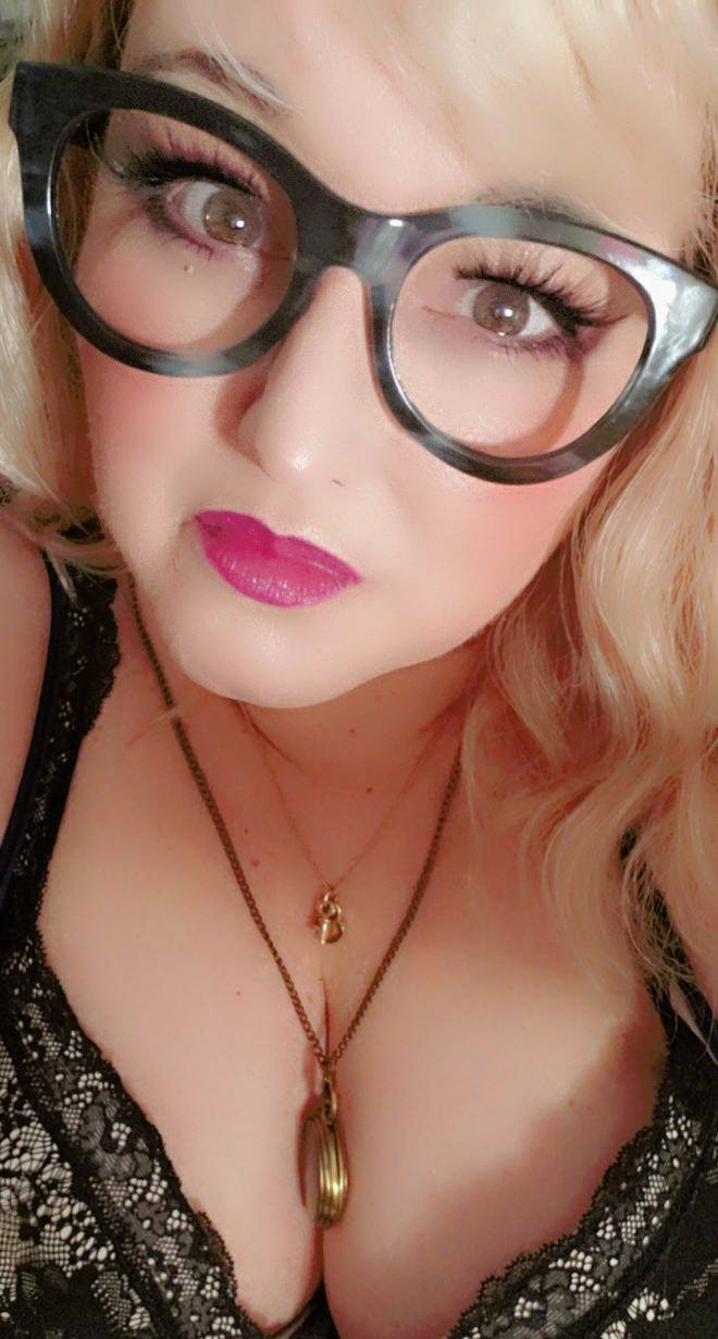 Don't think, just look into eyes and follow my voice and I'll handle the rest💋 | Scrolller