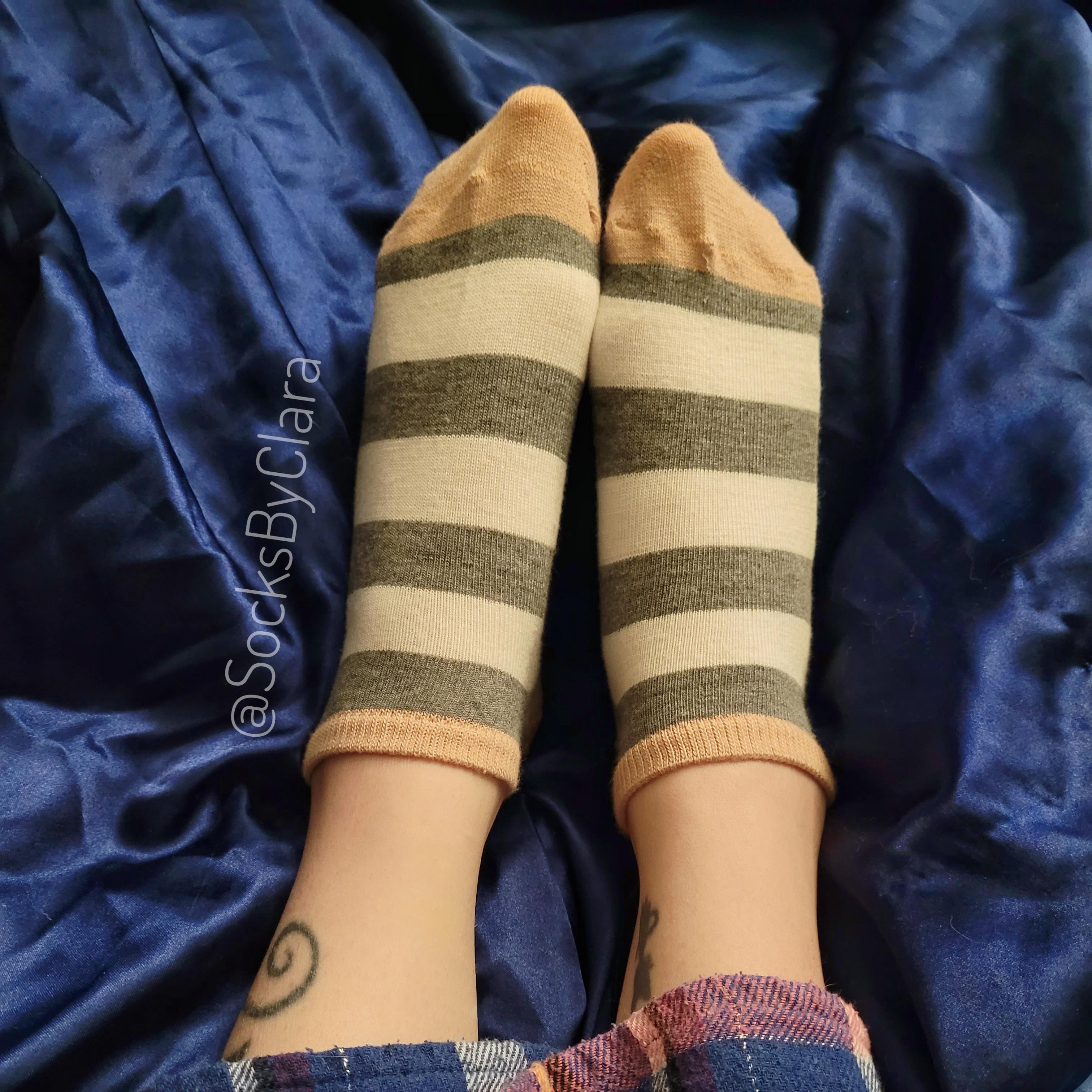 Don't you love how my ankles look in these? 😘 | Scrolller