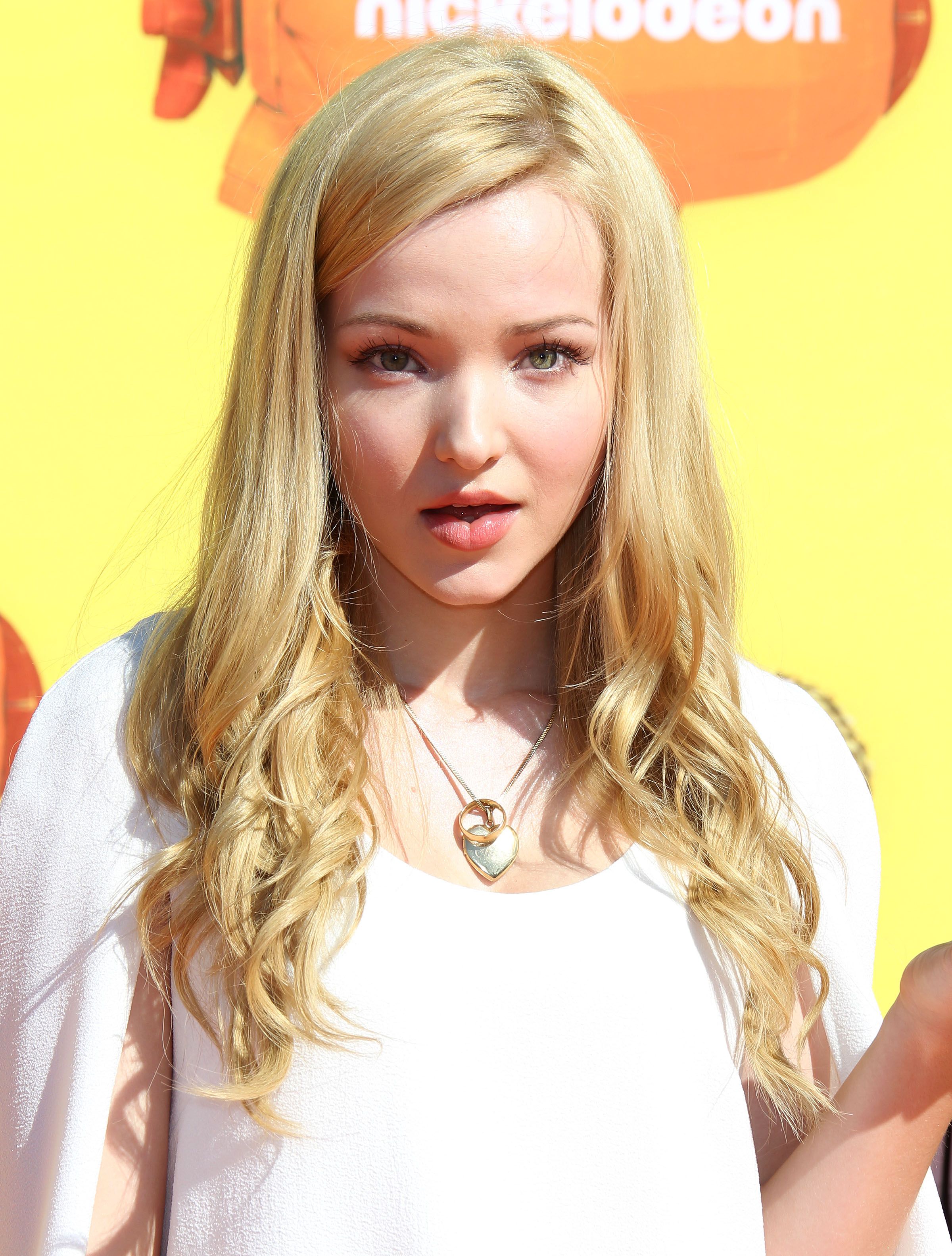 Dove Cameron | Scrolller