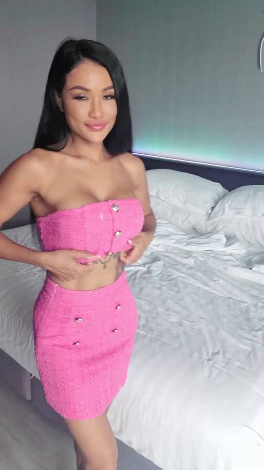 Down drop to reveal my huge tittys | Scrolller