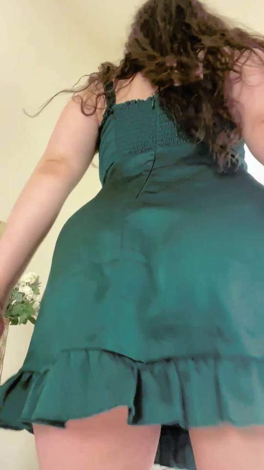 dresses should be worn without panties right? | Scrolller