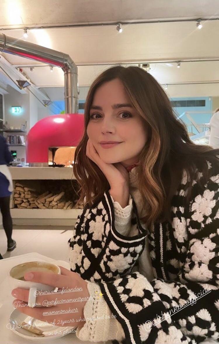 Drinking tea (or coffee) | Scrolller