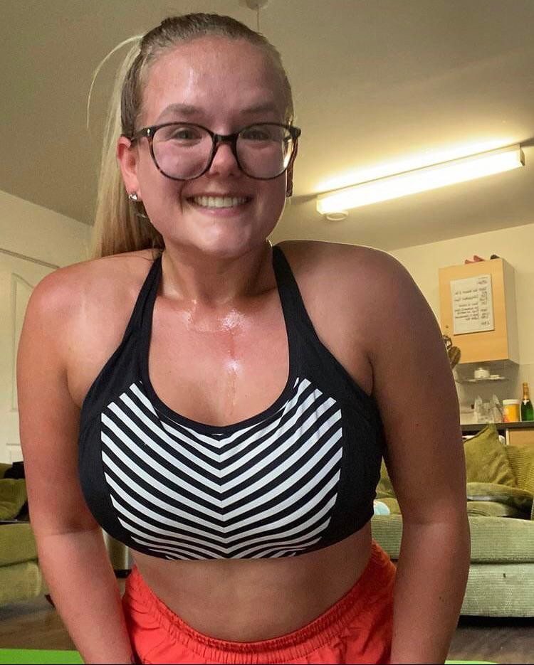 Dripping cleavage | Scrolller