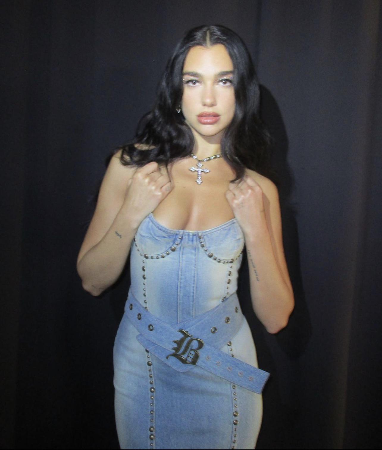 Dua Lipa Scrolller