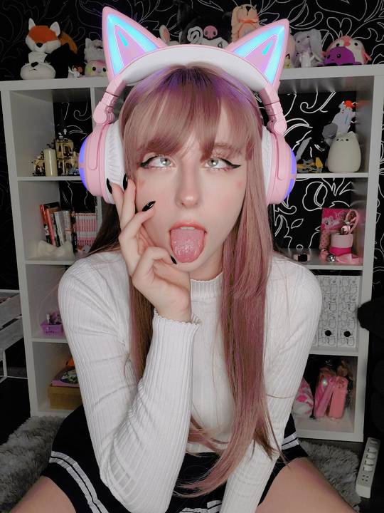 E-girl ahegao | Scrolller