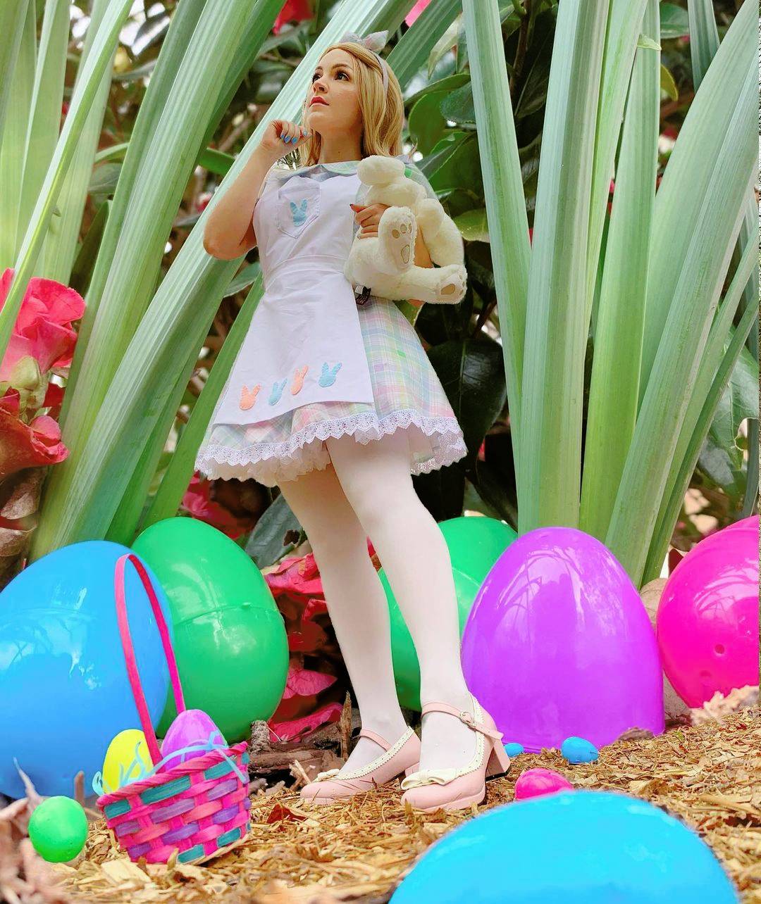 Easter egg sized girl | Scrolller