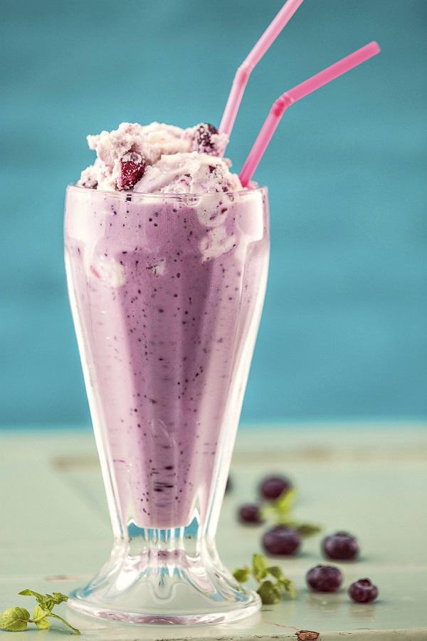 Easy Thick Blueberry Milkshake | Scrolller