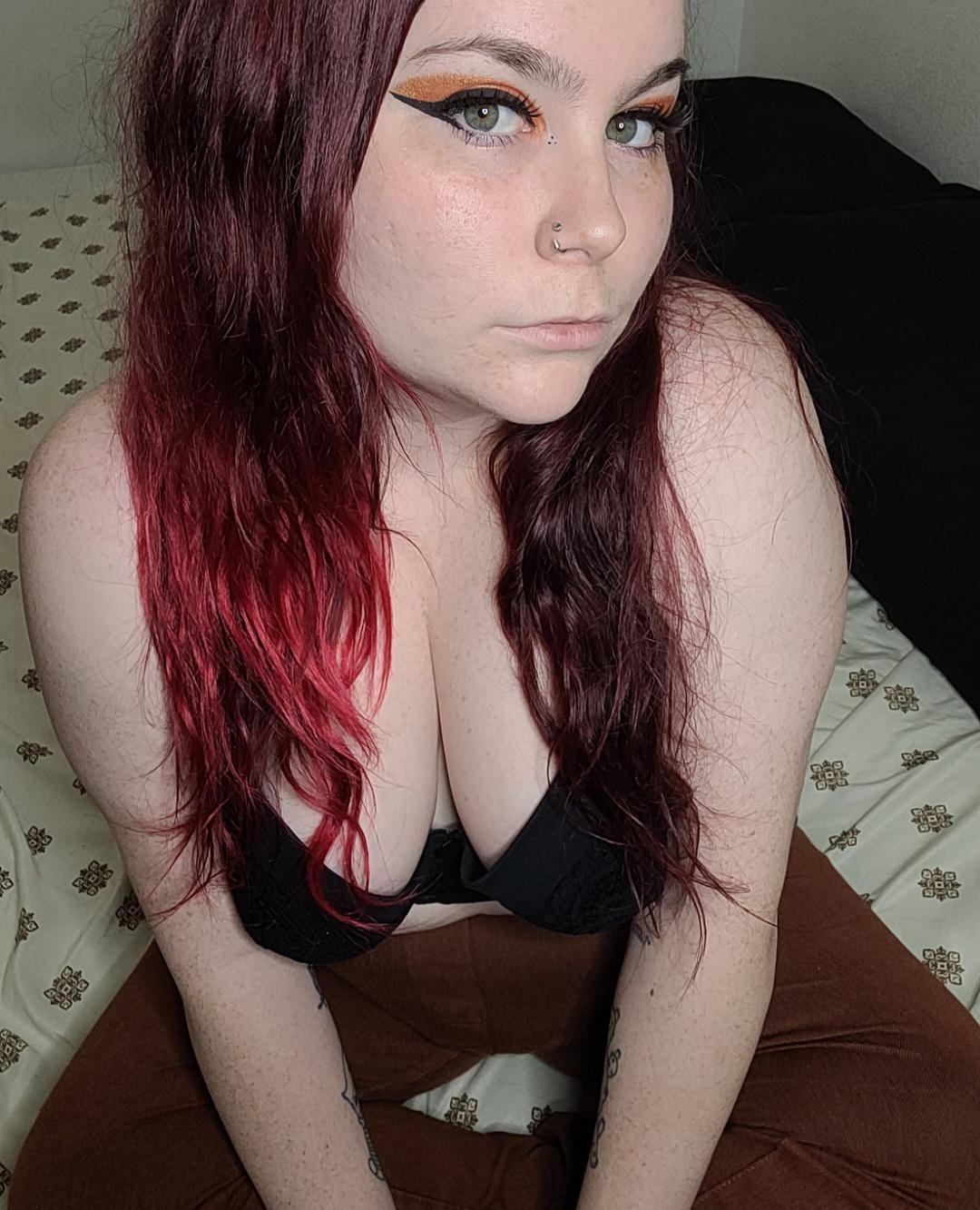 eat me while I'm hot 🔥 | Scrolller