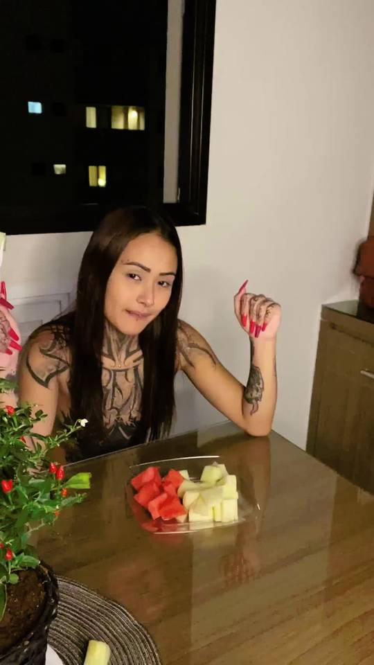 Eat your fruit! Its good for you! (19/F) | Scrolller