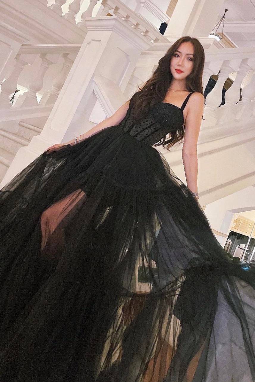 Elegant Sophia Scrolller