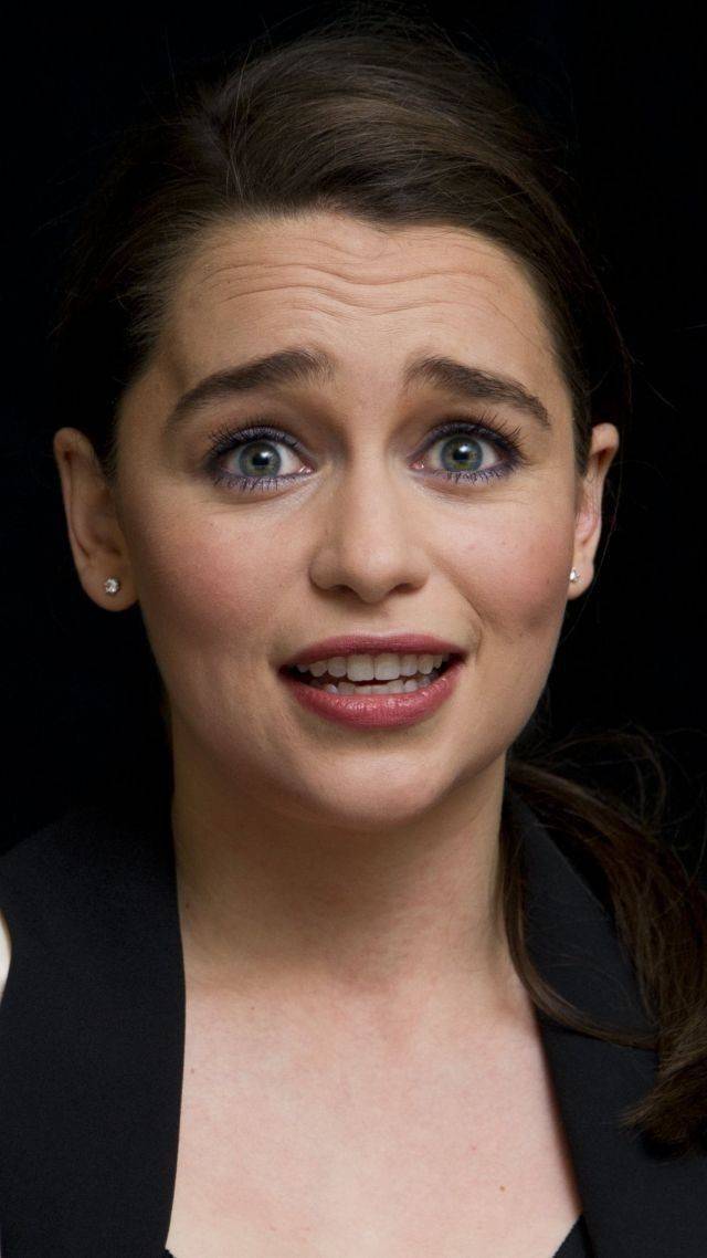 Emilia 👸🏻 Scrolller