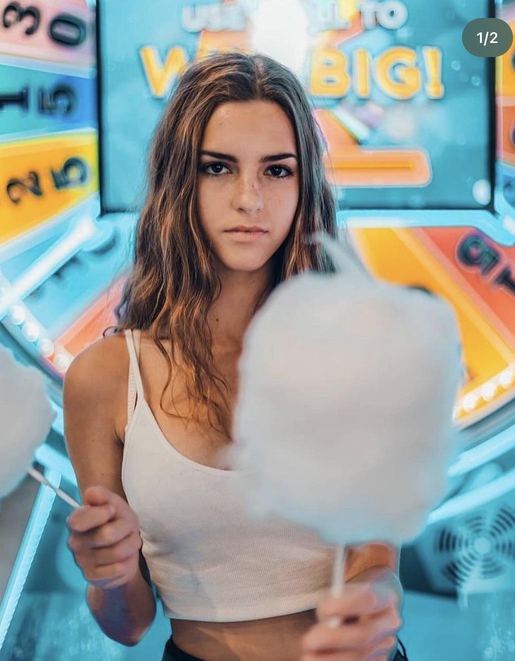 Emily Feld [irtr] | Scrolller
