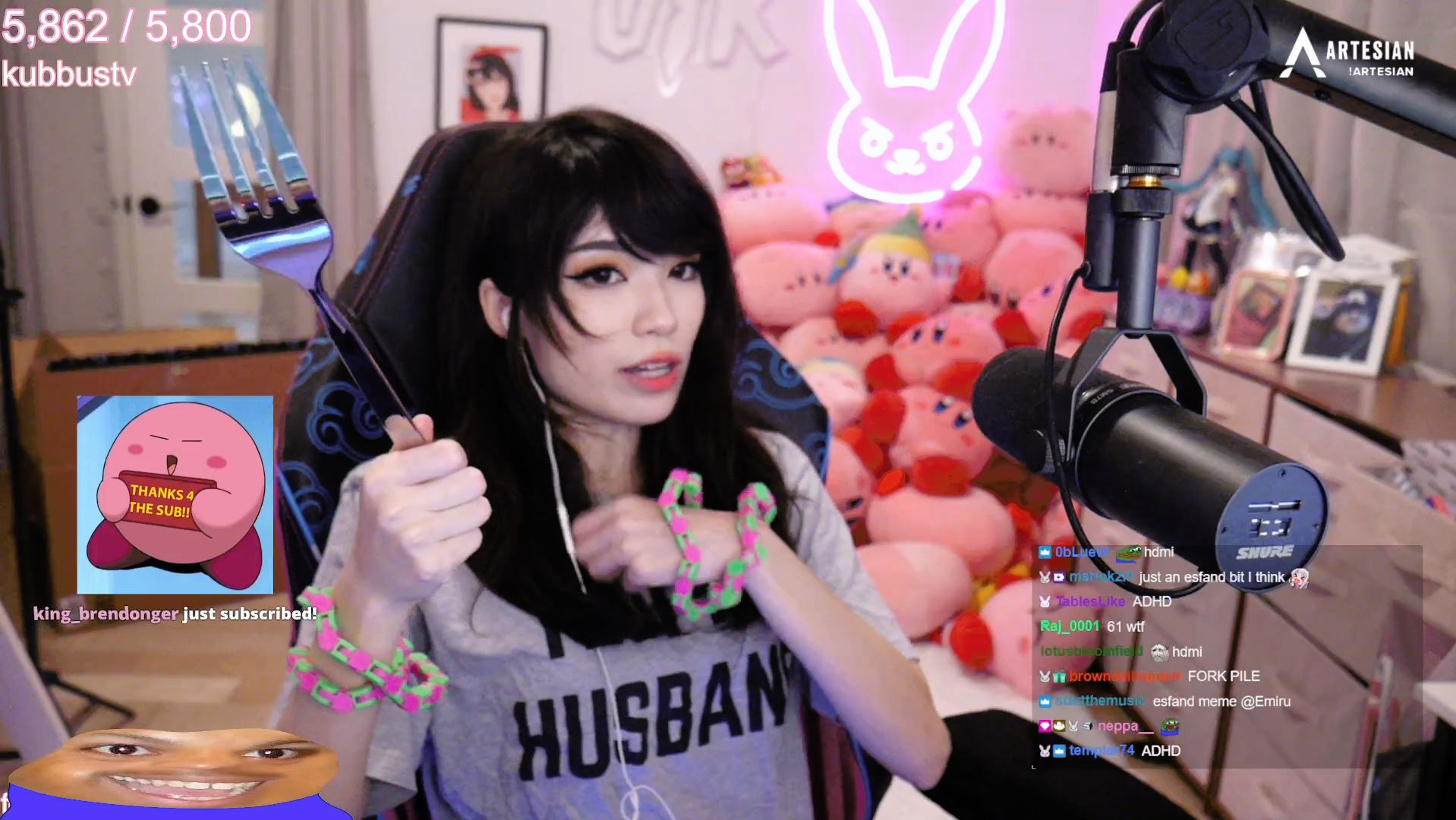 Emiru holding an average-size fork | Scrolller