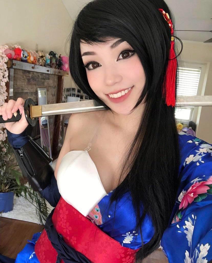 Emiru Sexy Cosplay Scrolller