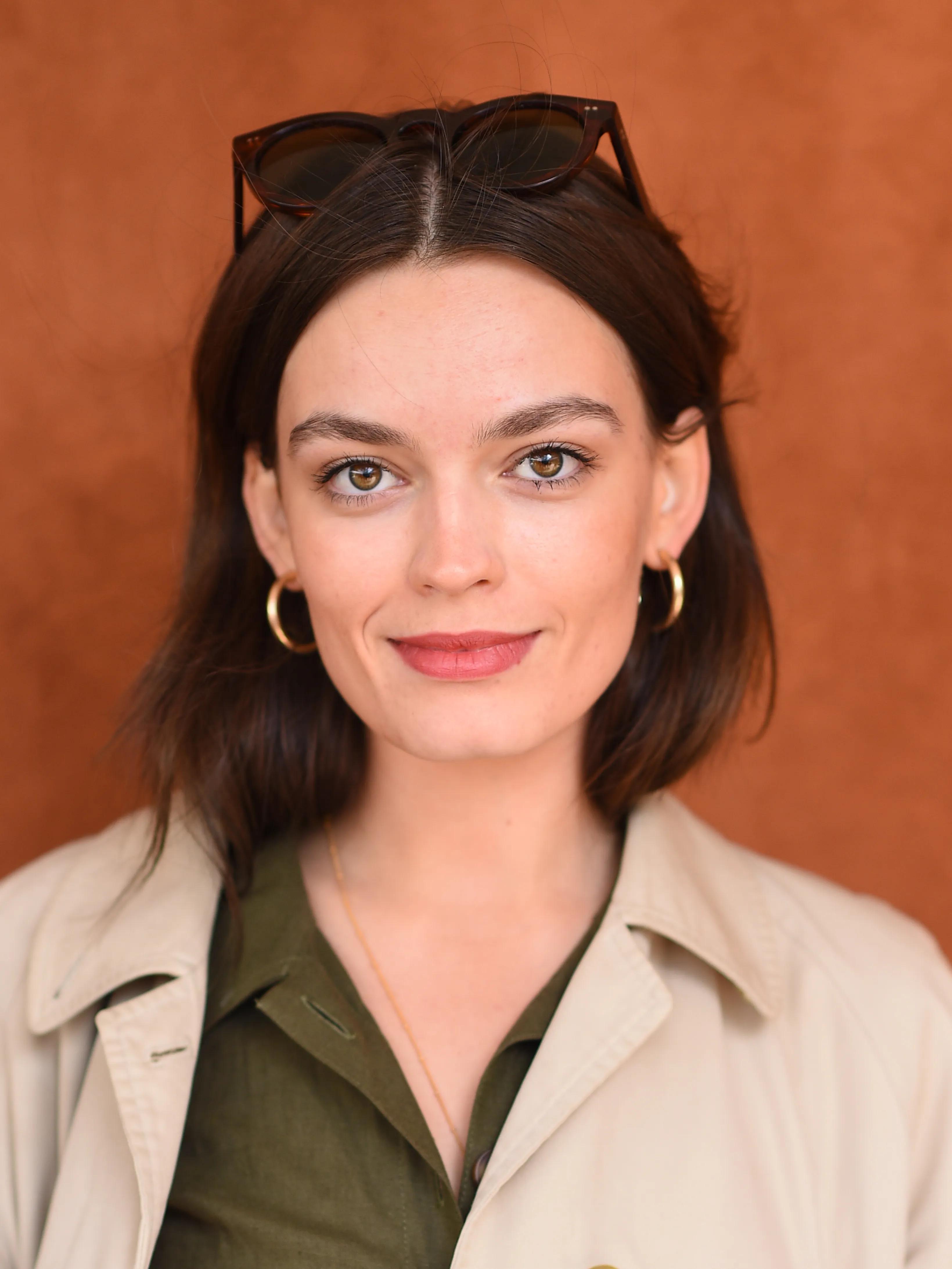 Emma Mackey [3279x4372] | Scrolller