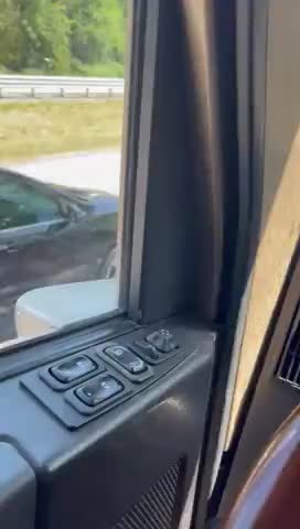 Enjoying the drive | Scrolller