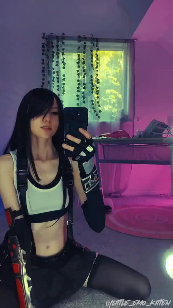 Enjoying the view? Tifa Lockhart by little_emo_kitten | Scrolller