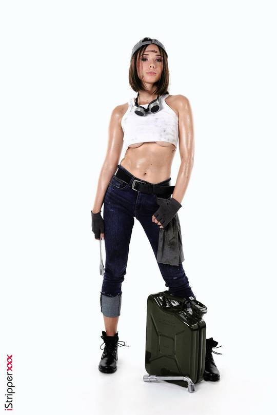 Eve Sweet | Scrolller