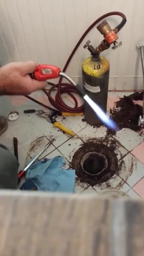 Ever see a plumber shit his pants | Scrolller