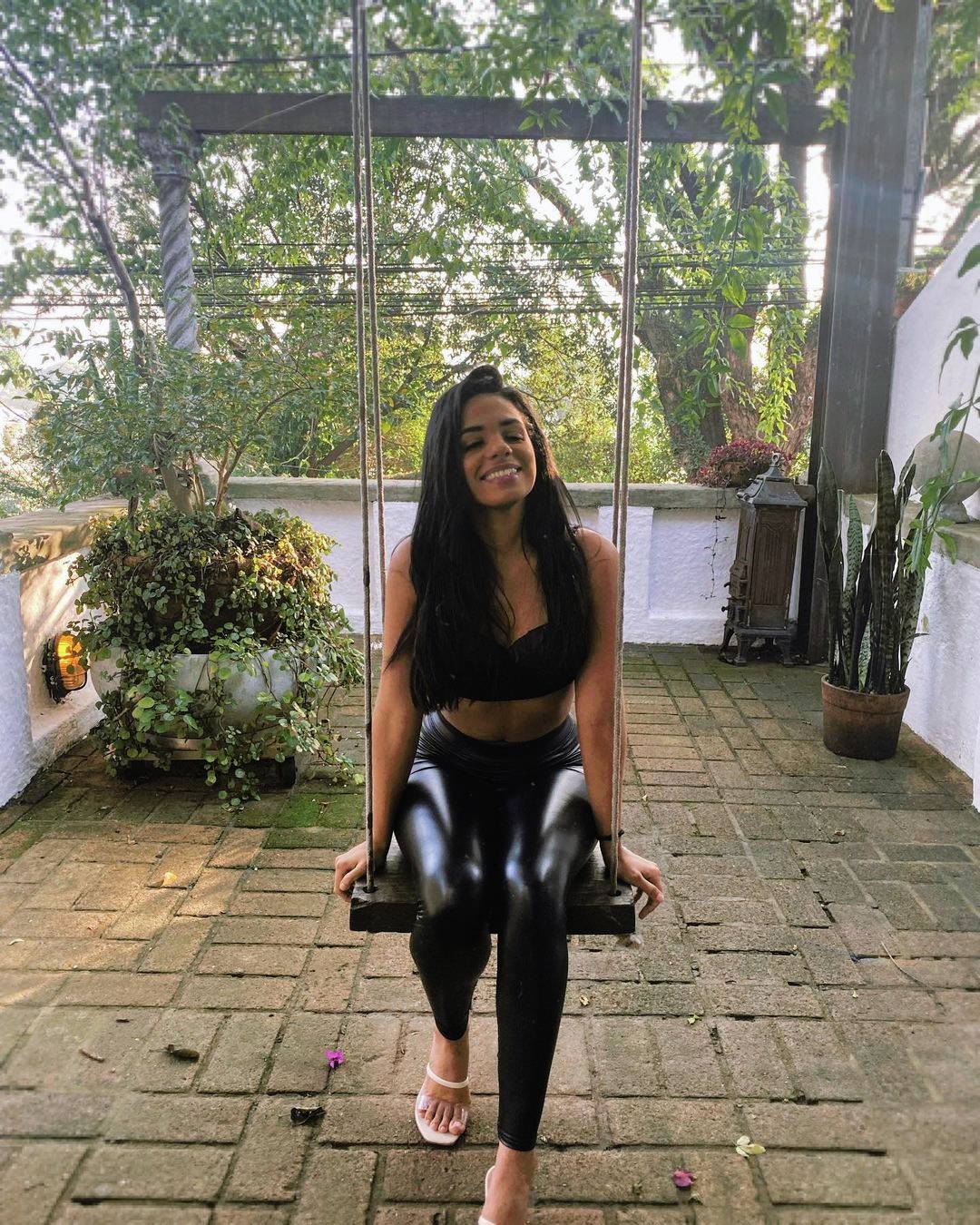 Extra shiny on a swing | Scrolller