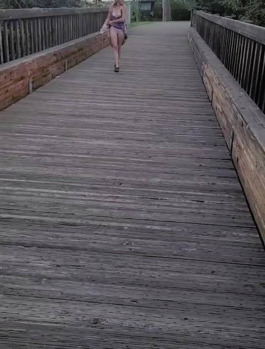 (F) Chloe got caught on this one. | Scrolller