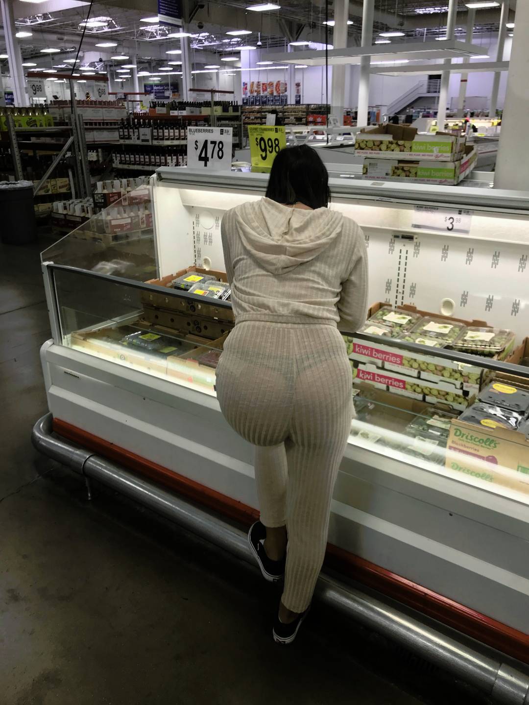 (F)ully Visible Thong Line 🥵 | Scrolller