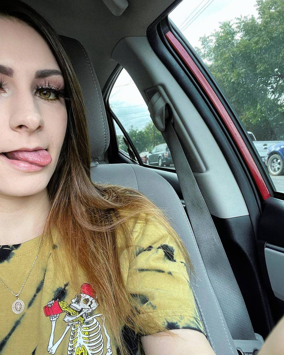 F23..currently single | Scrolller