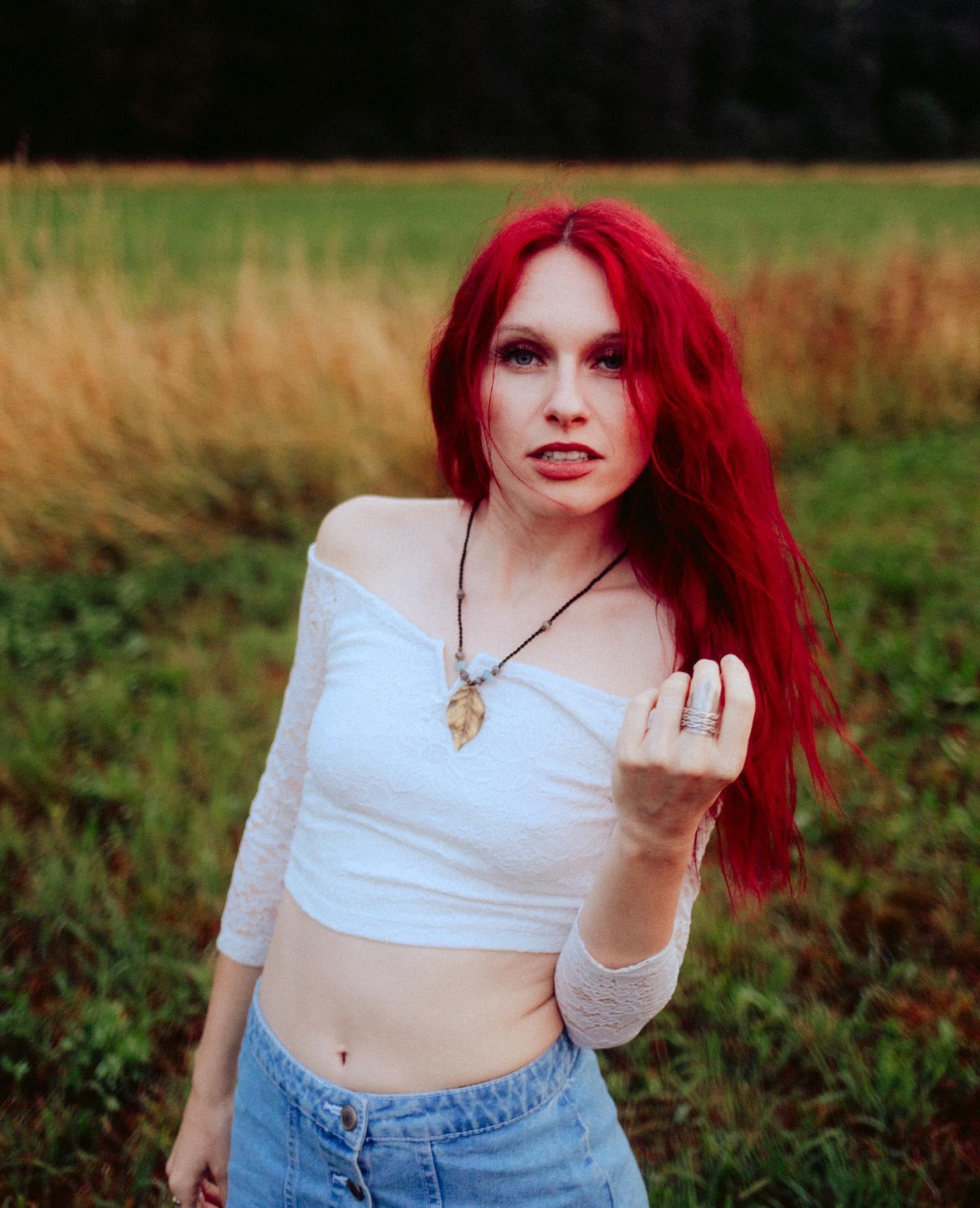 Fabienne Emi | Scrolller