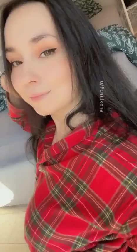 Looking for something to eat? | Scrolller