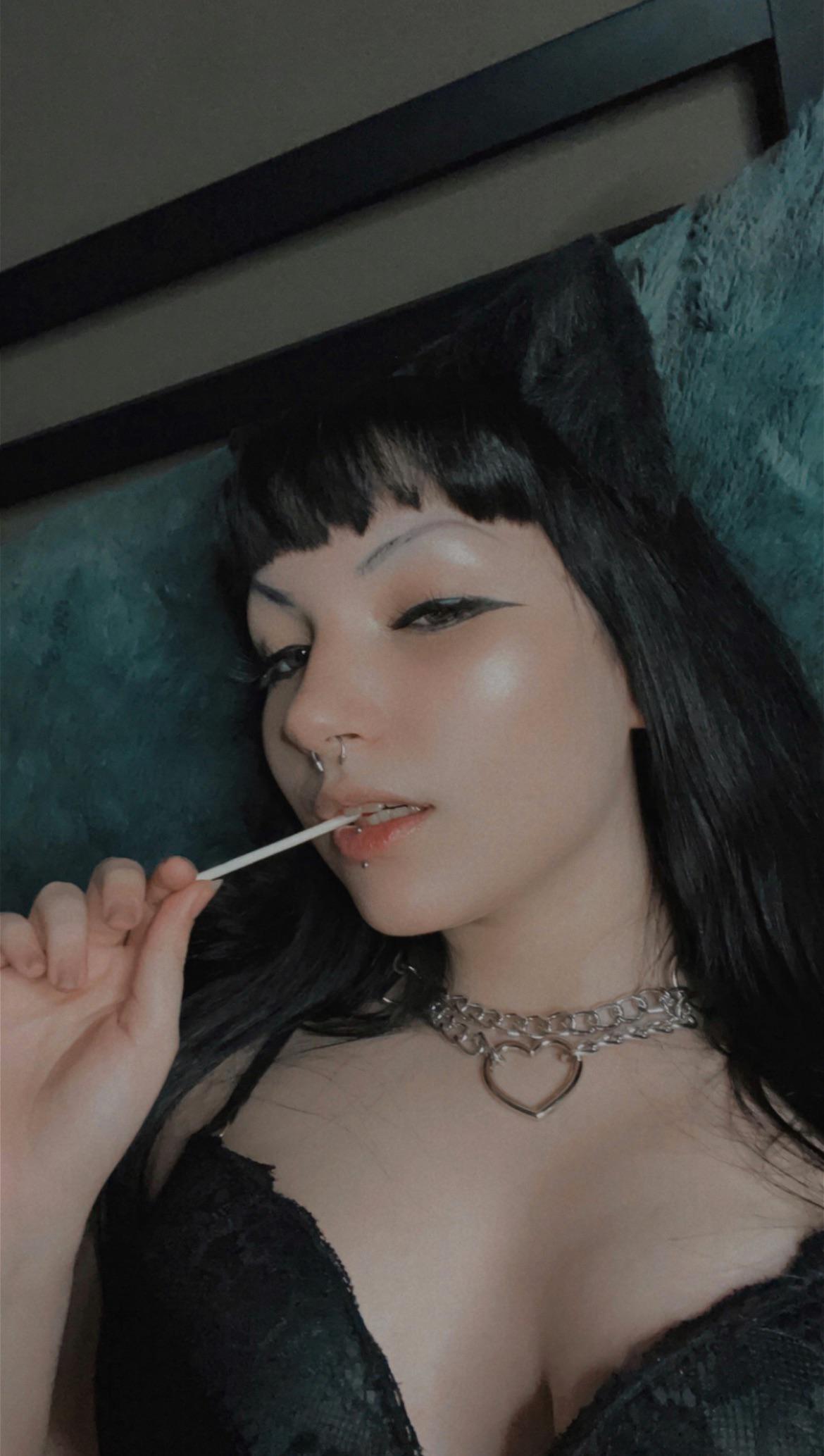 FaceTime me while she’s asleep🤫 | Scrolller