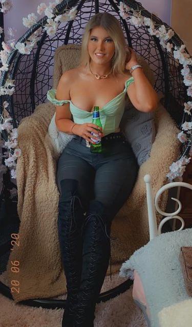 Falling out | Scrolller