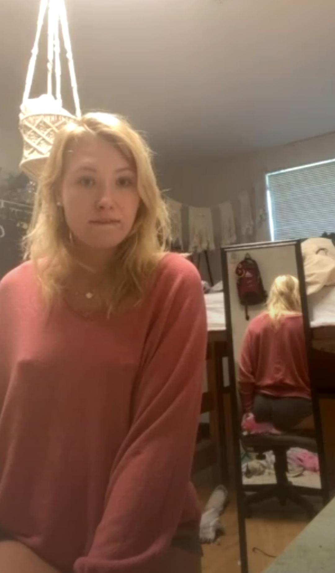 FAU from her stream | Scrolller