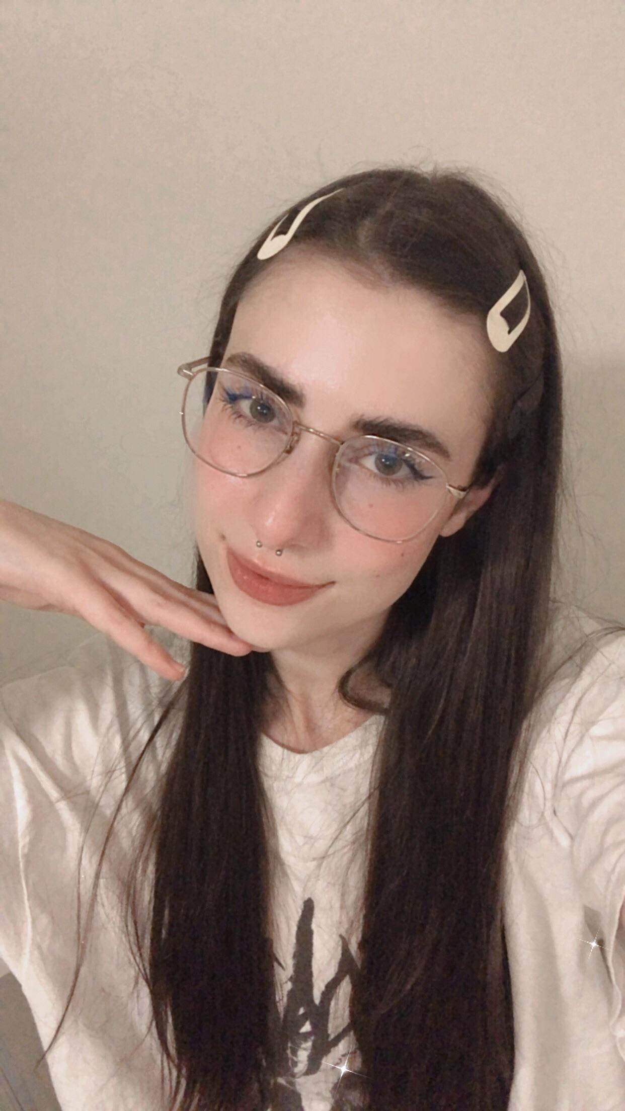 Feel like pure shit, just want a forehead kiss 😤 | Scrolller