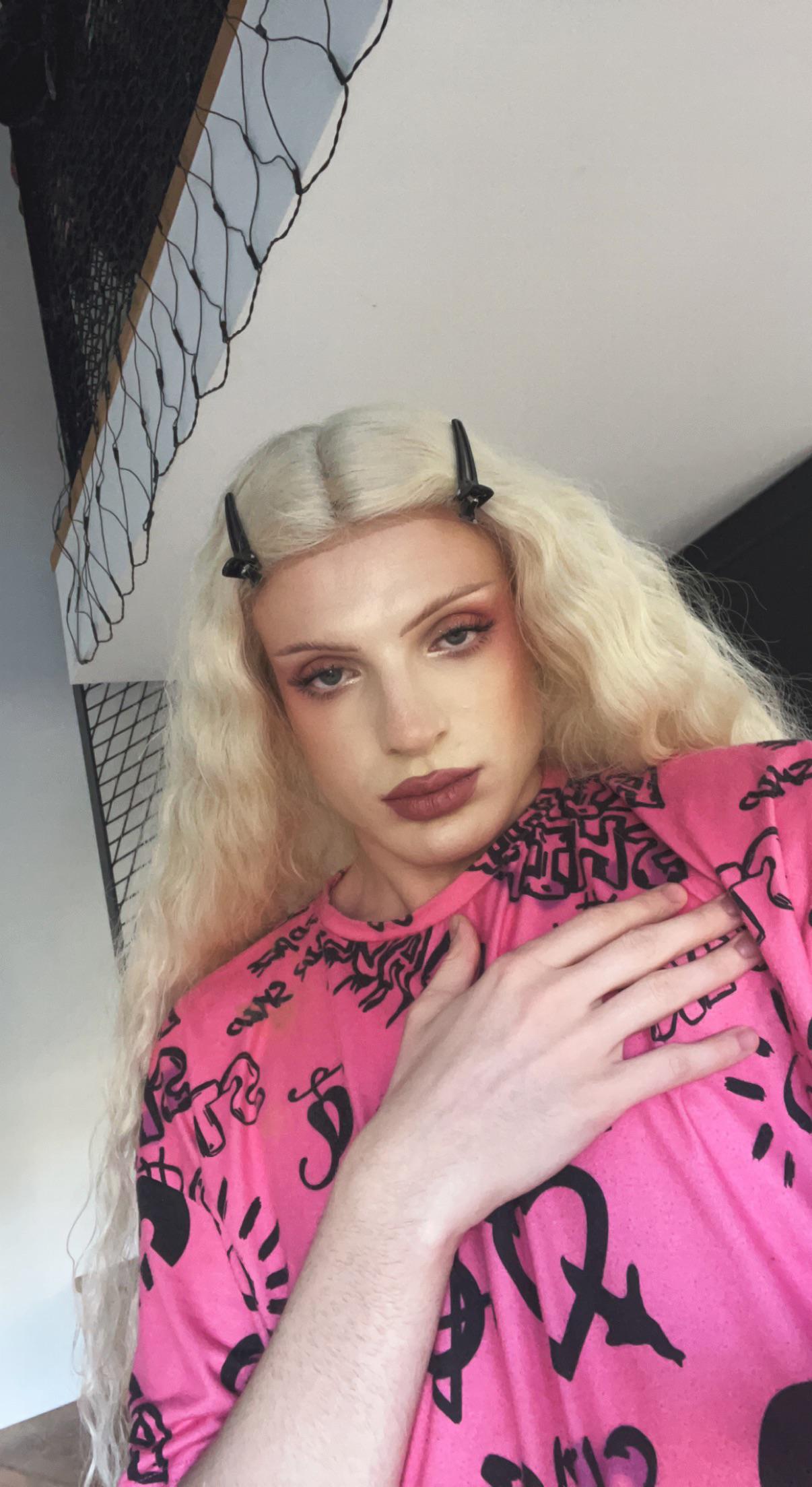 Feeling pretty with less makeup | Scrolller