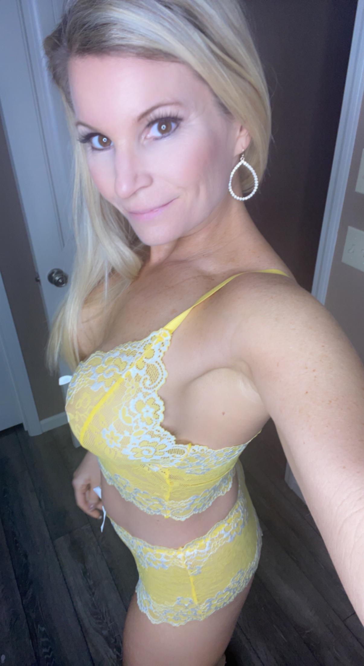 Felt cute in yellow | Scrolller