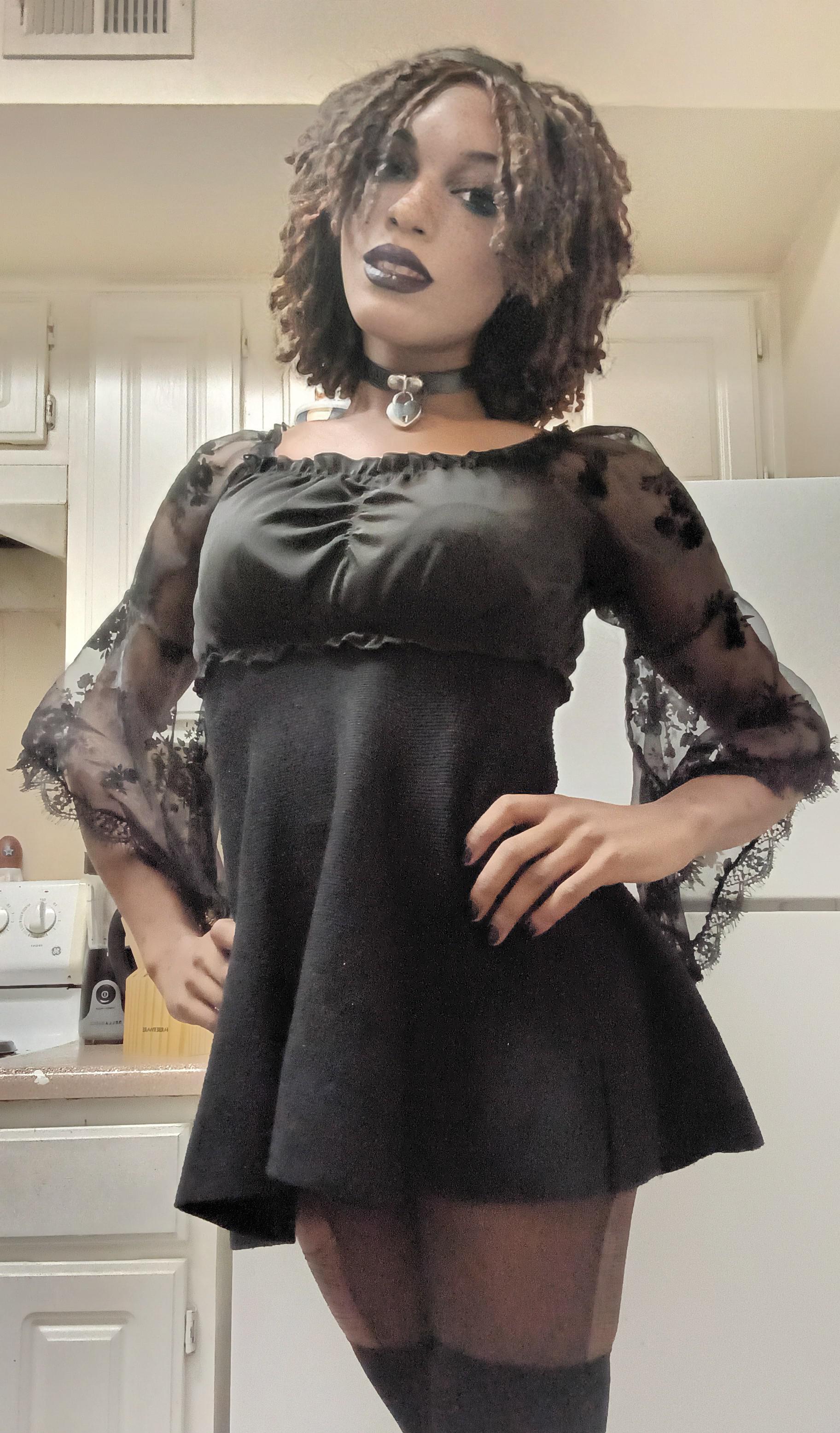 Felt cute so here you go🖤😘 | Scrolller