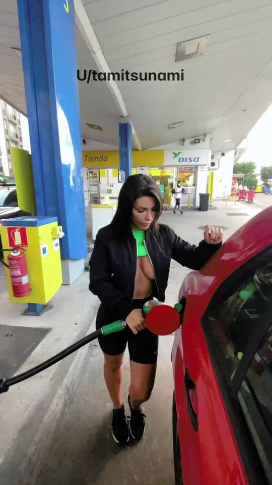 Fill me too please | Scrolller