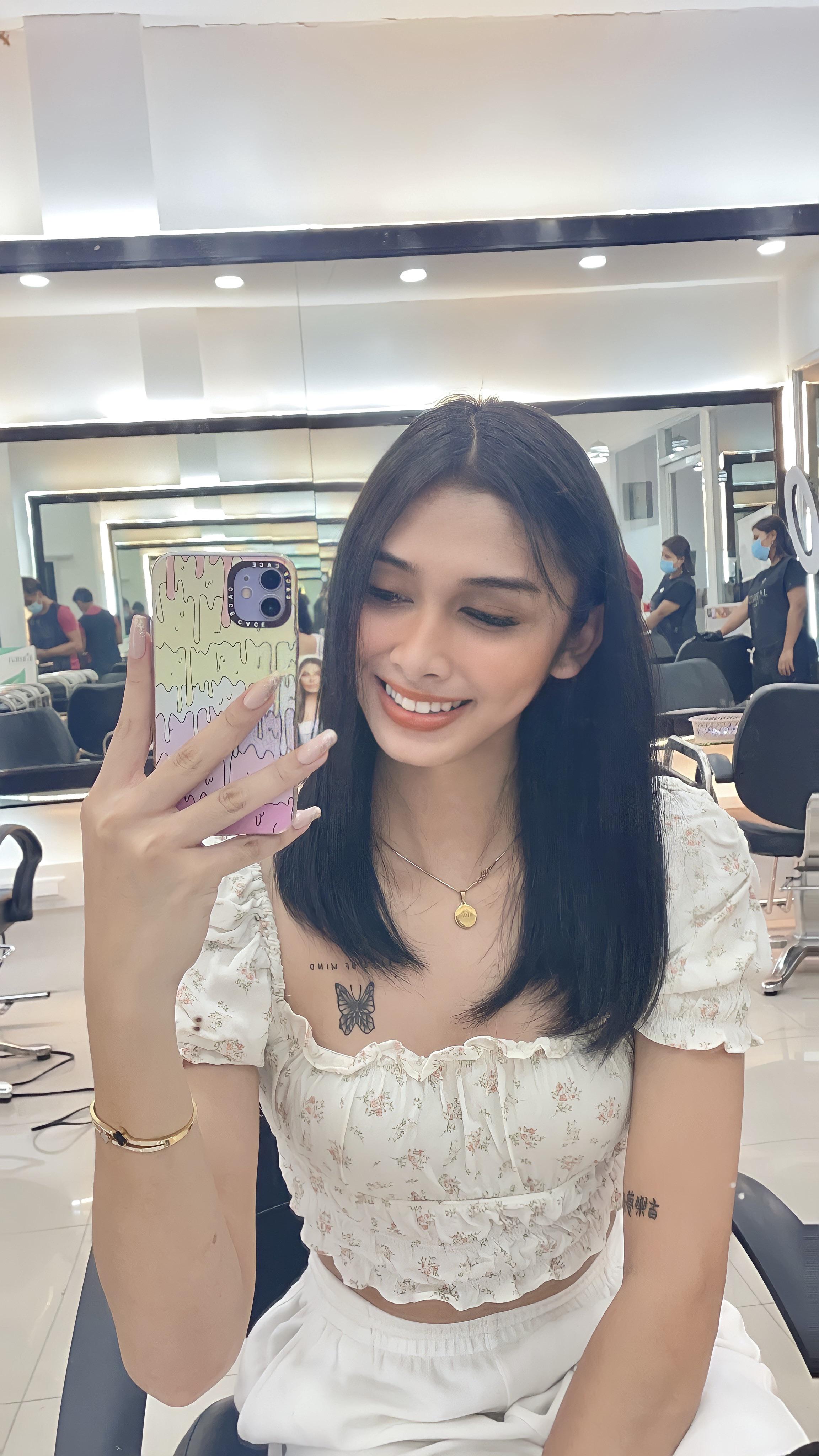 finally black hair again 🤪 | Scrolller