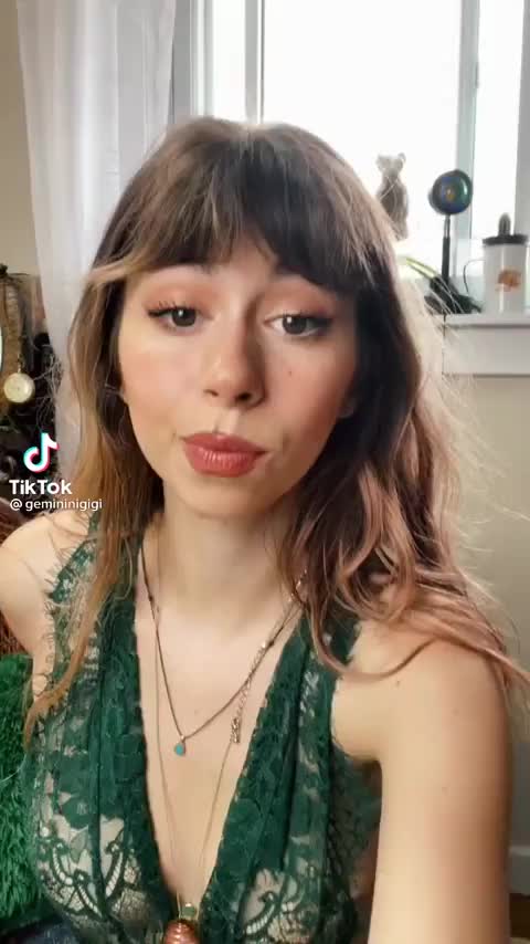 First one where you can see her little pinks | Scrolller