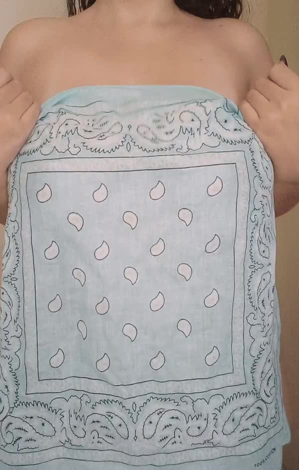 First the reveal, second the bouncing and third you very hard ;) | Scrolller