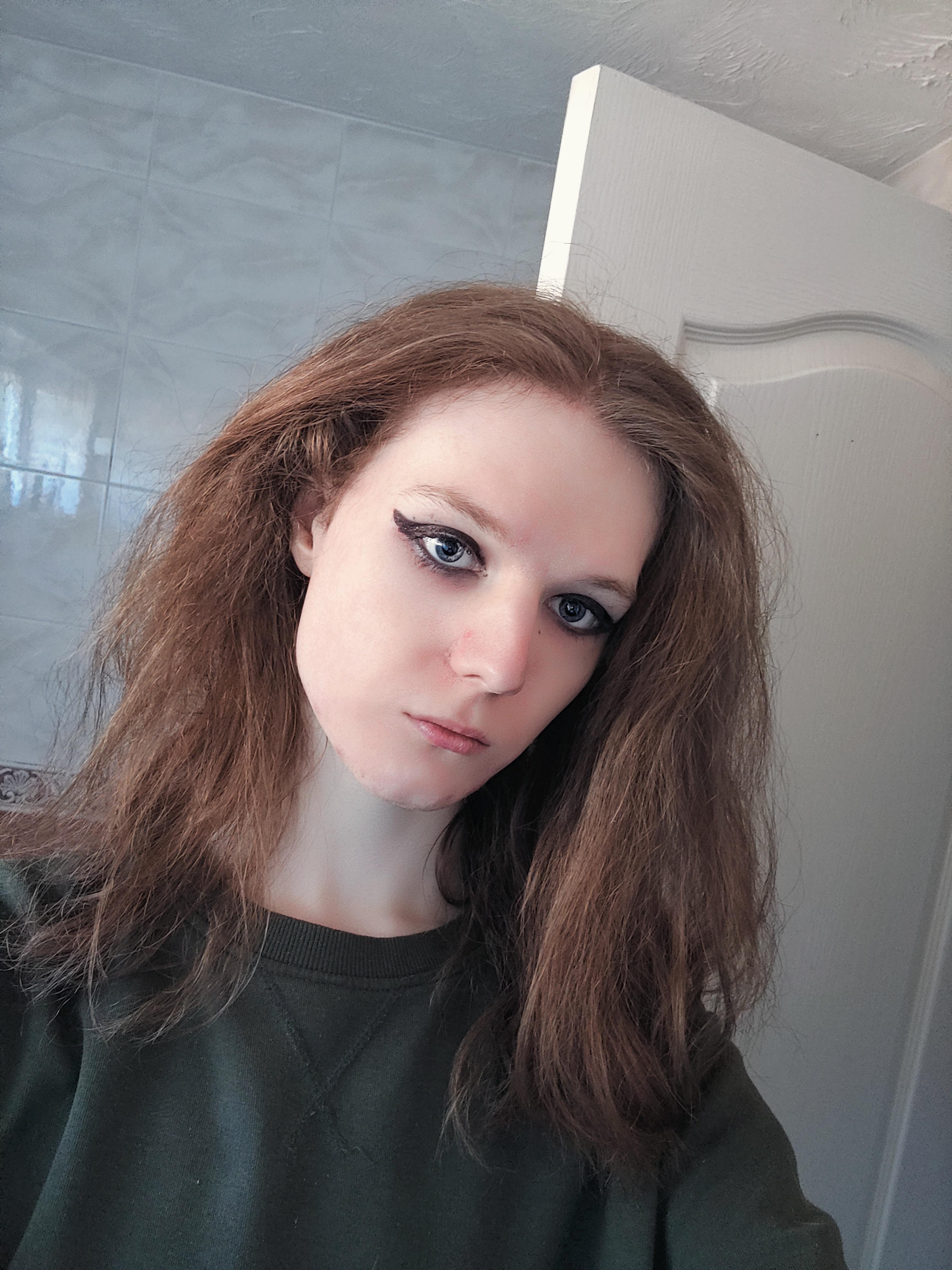 first time doing eyeliner how'd I do? | Scrolller