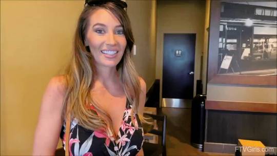 flashing at starbucks | Scrolller