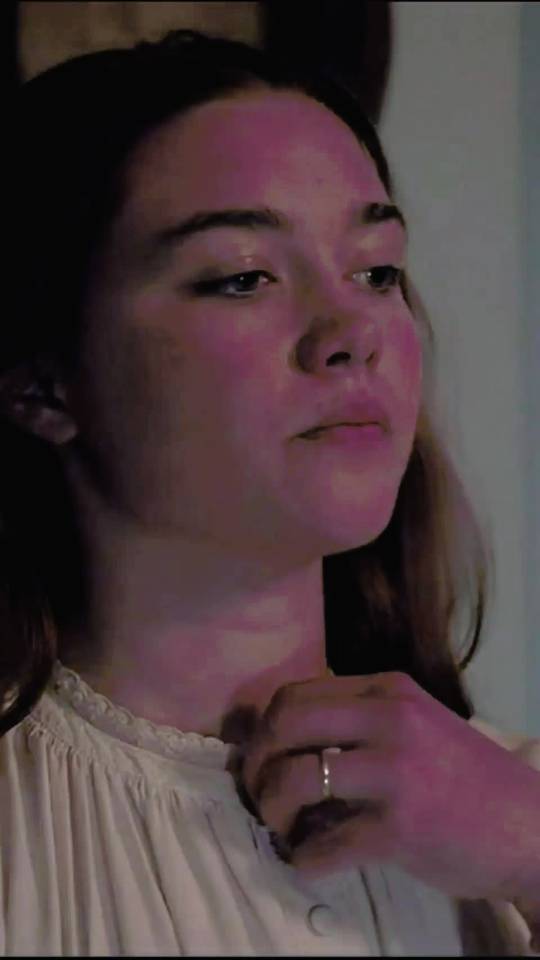 Florence Pugh | Scrolller