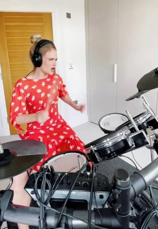 FlorrieDrums | Scrolller