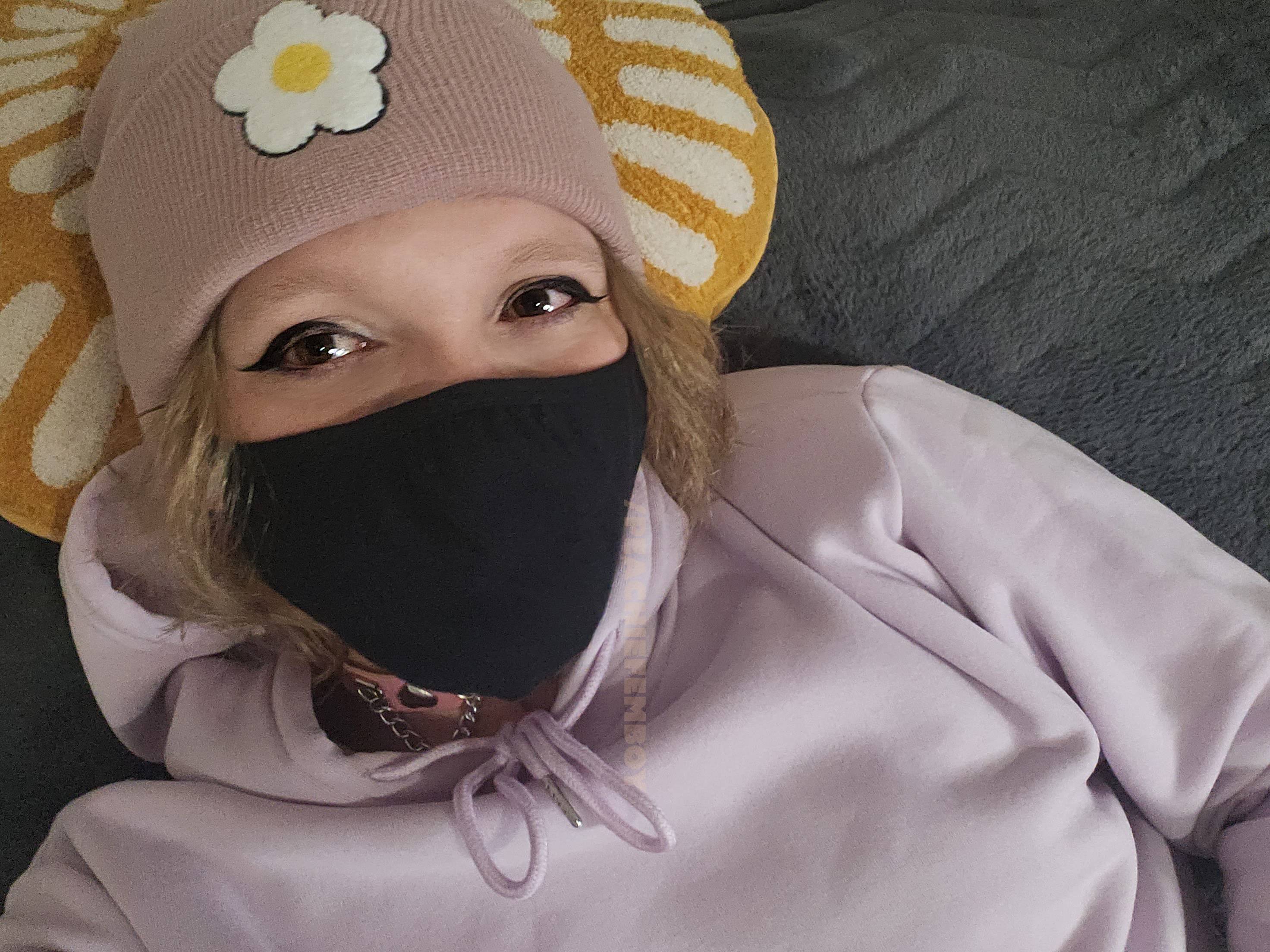 Flower Girl 🌼 | Scrolller