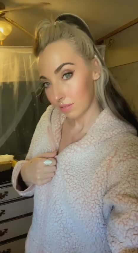 Fluffy and tiny | Scrolller