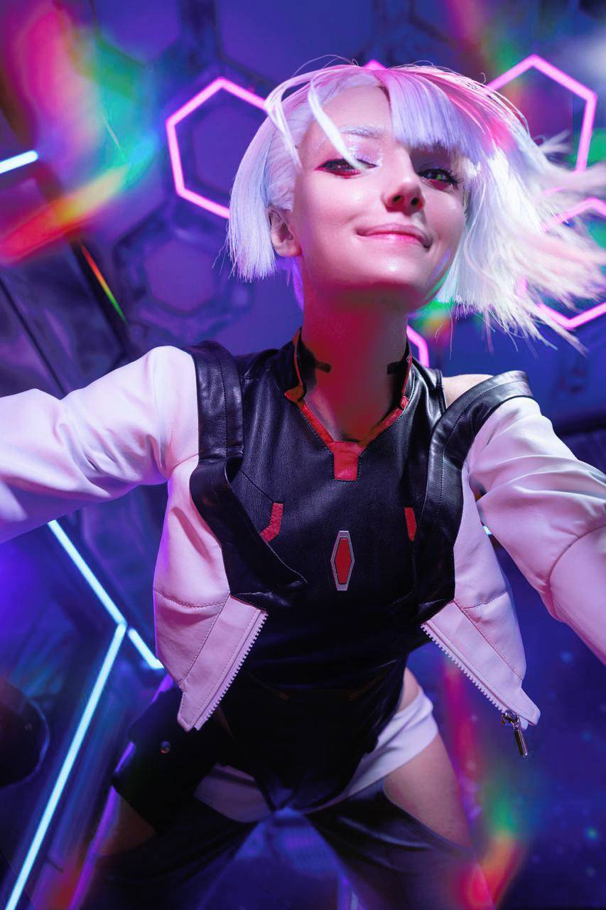 Fly me to the Moon, Edgerunner 🤍 | Scrolller